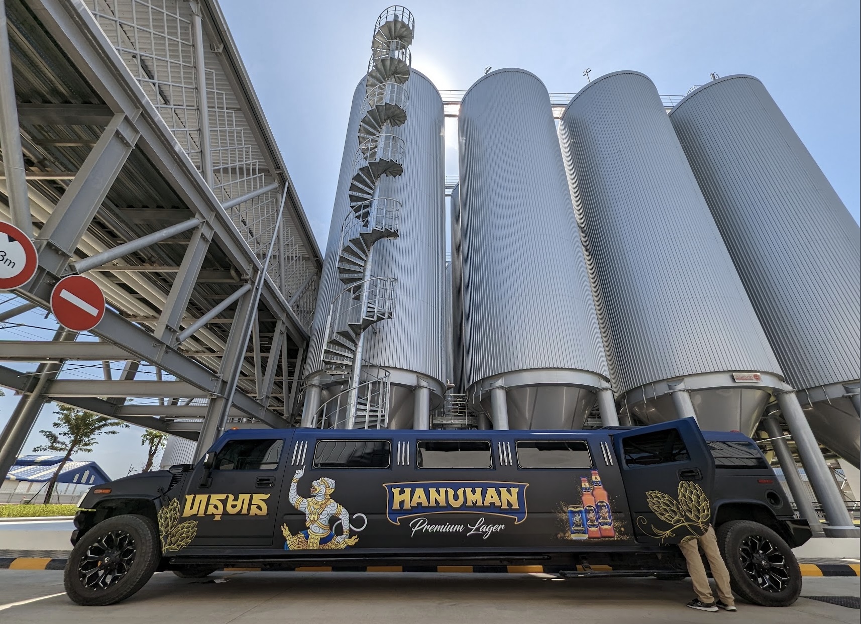 Kobold Việt Nam thăm khách hàng tại Hanuman Beer, Cambodia